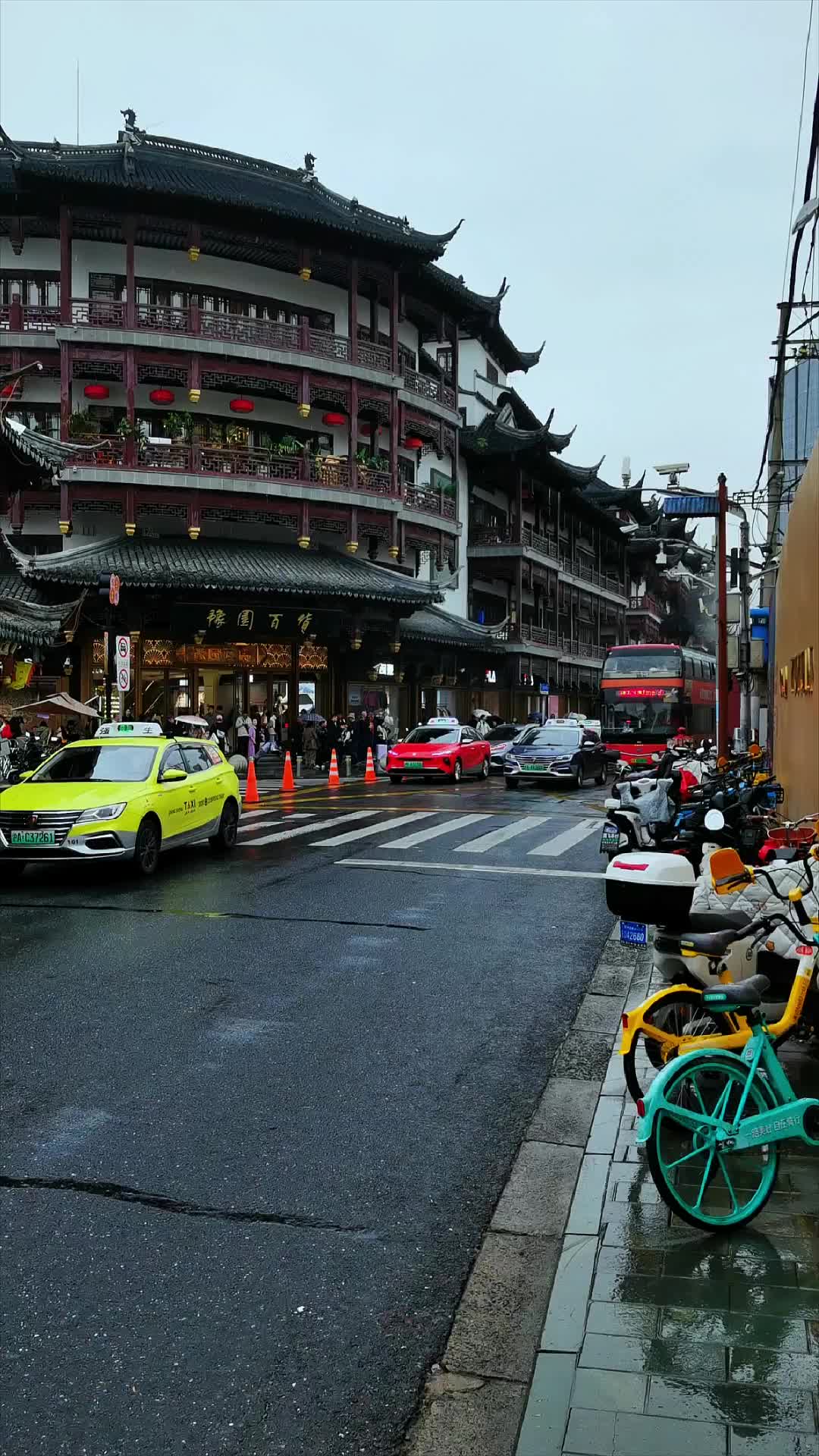 上海城隍庙,感受真正的老上海情怀 #上海旅游攻略 #城隍庙 #上海...