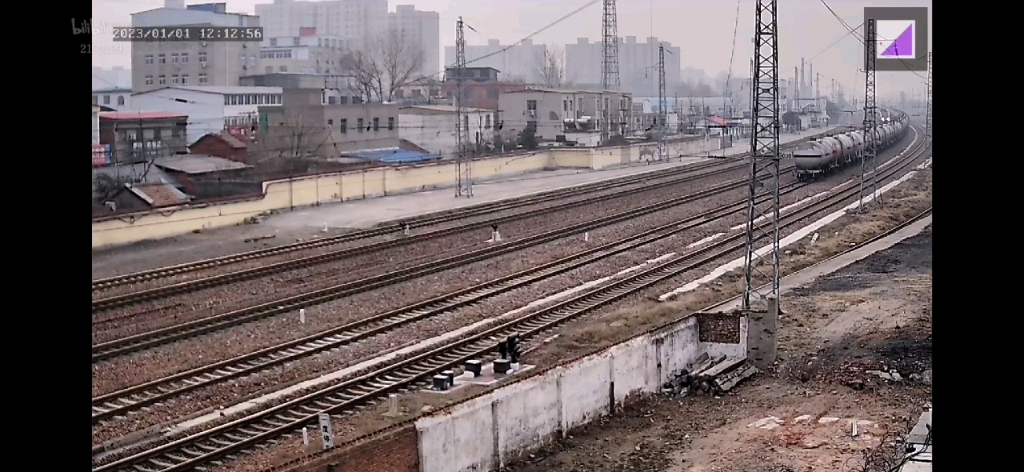 双机Z236次列车通过