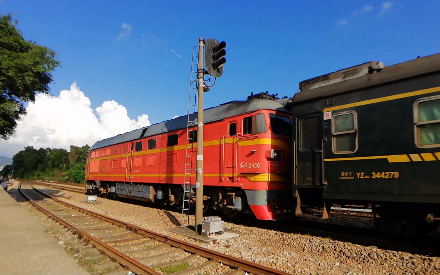 【火车】内燃福利 DF4B3456 牵引 K9084深圳西-邵阳 快速通过