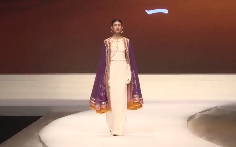 【时尚走秀】改良版的旗袍设计,温婉又大方的样子