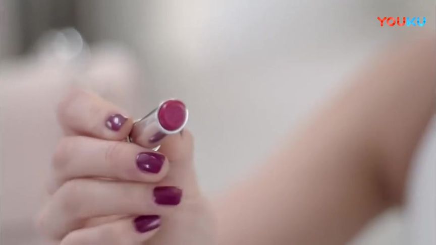 Dior迪奥口红宣传片-_精致的女生-_随时随地都要涂口红!