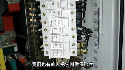 手机秒测保险丝好坏!1秒学会这招,再不用求人修家电