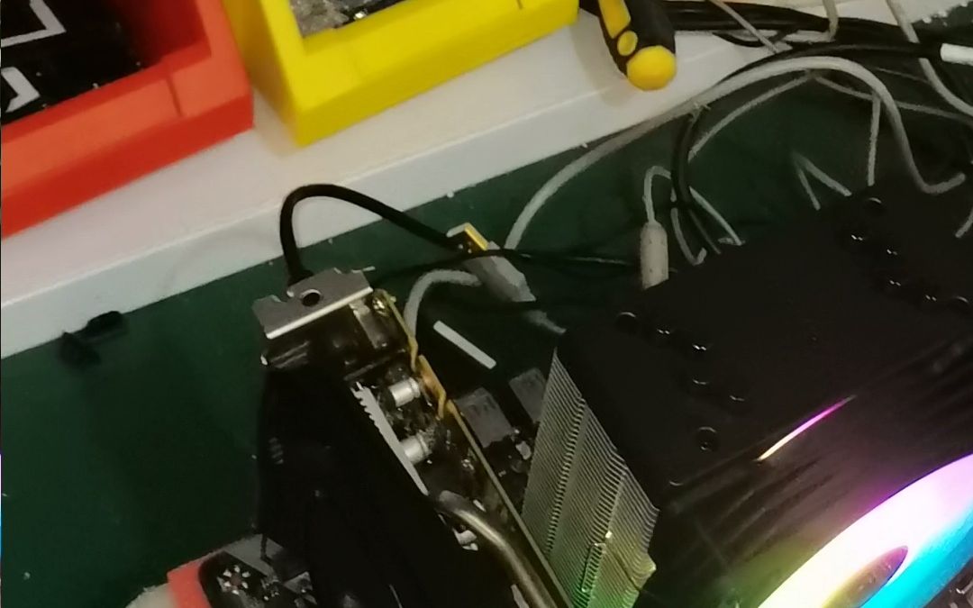主机不通电的情况下,可短接主板开机(排除机箱开机键问题)