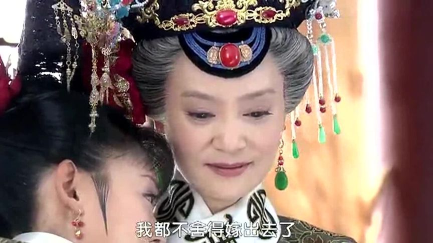 还珠格格:太后赠紫薇礼物,祖孙和美乐融融
