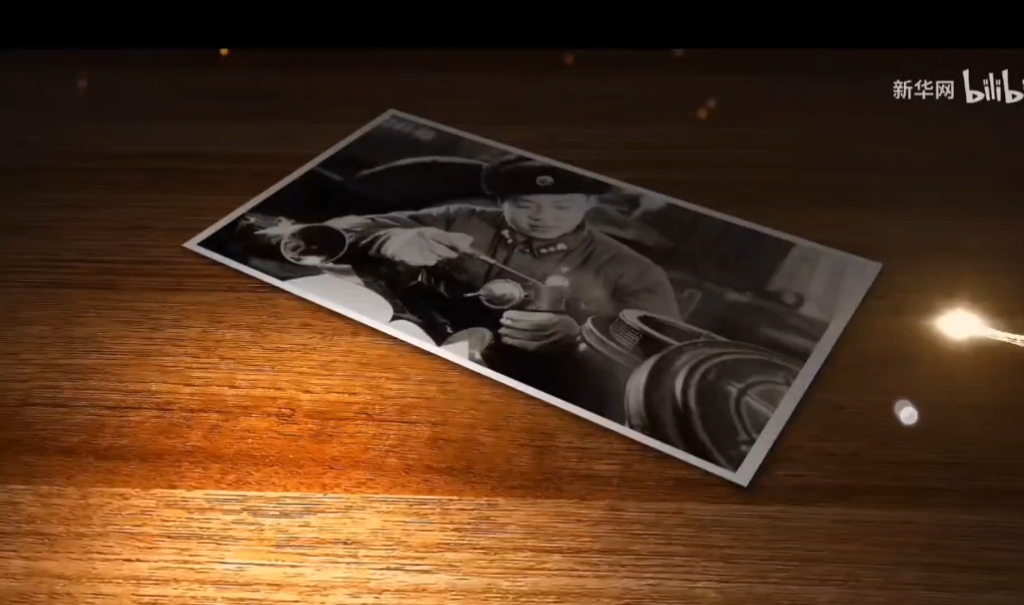 ...(本视频分为三幕,第一幕讲作为一个在社会上生活的“旁观者”,第二...