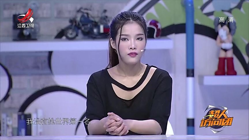 这也太厉害了,美女跳钢管舞竟玩儿出这么多花样,厉害了