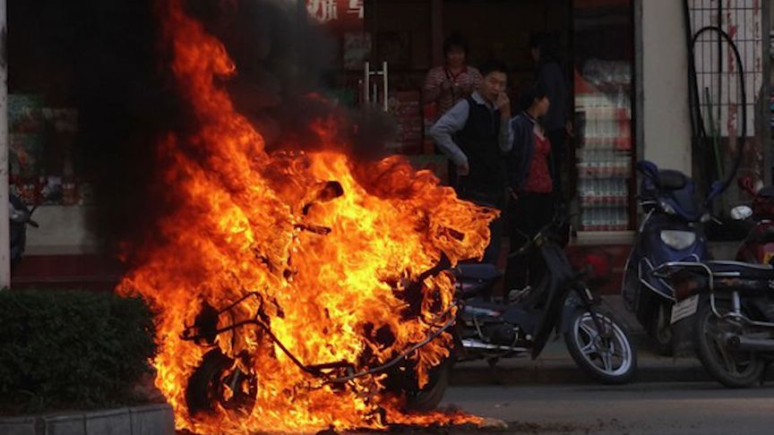 【电动自行车切勿家中充电!】石河子消防在行动,安全充电