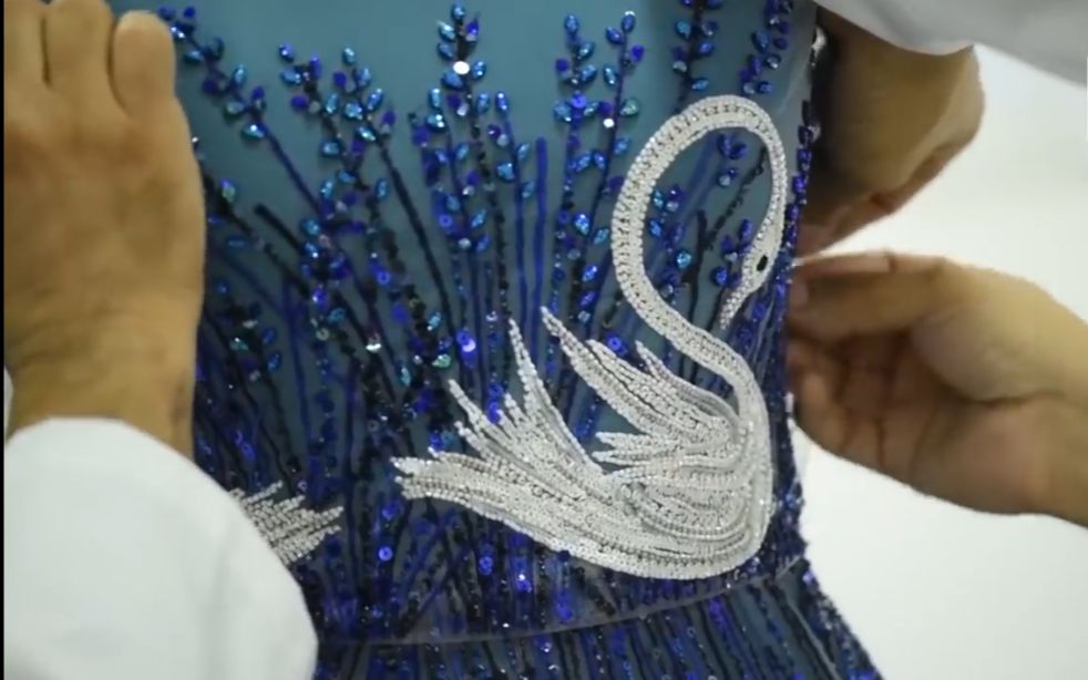 服装设计:一件衣服从设计到制作到走秀,千万别错过