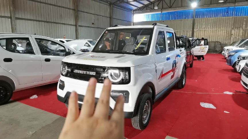 坦克皮卡车,车长4米,自动档位操作简单