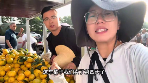 夫妻俩摆摊卖货,9天时间赚了3200块,虽然赚的不多,但挺满足!