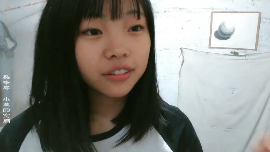 妹子在家用纸板做相框一分钱也没有花