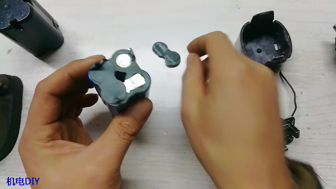 16V锂电池充电钻电芯的维修检测与更换