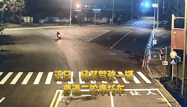 ...经交警部门核查:此事故中,杨某存在饮酒后驾驶机动车、闯红灯、准驾...