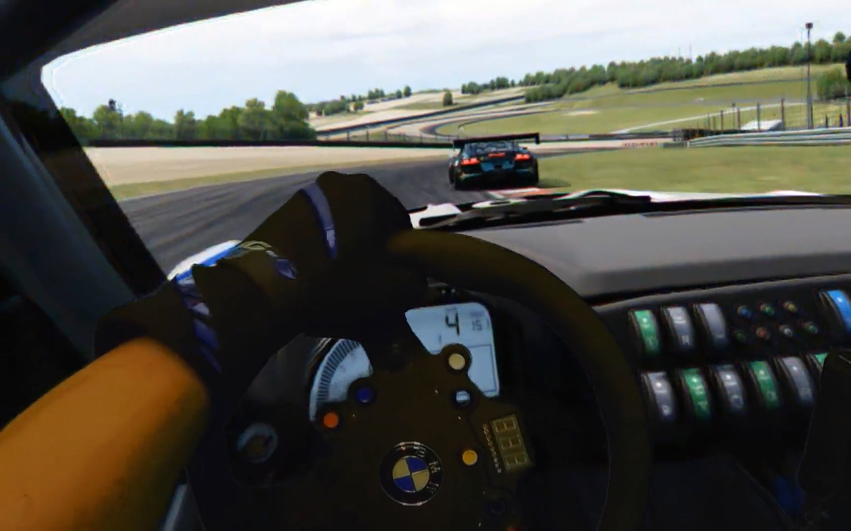 虚拟与现实的混合,模拟世界的人车合一,VR逼格再度提升!