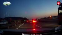 轿车这样变道导致剐蹭, 责任算谁的?