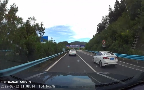 遵守交通安全遵守交通规则文明驾驶安全出行道路千万条安全一条