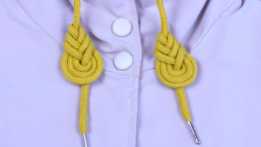 超流行的卫衣帽绳打结方法,个性又漂亮、养眼又吸睛,方法超简单