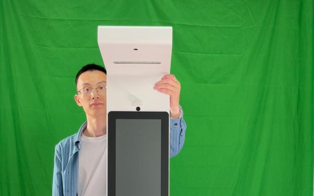 ...1200万高清扫码出库,底单人像存档,一键查询,语音播报,13.3寸触控屏显