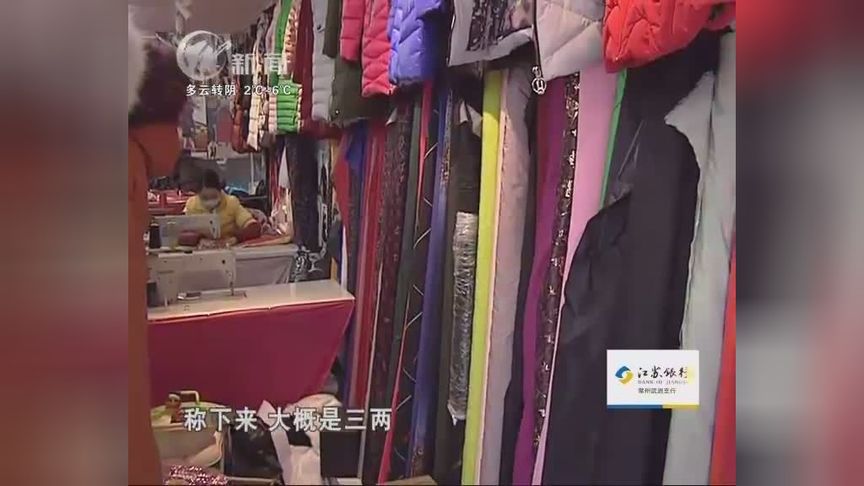 翻新羽绒服疑似以次充好 顾客店家各执一词