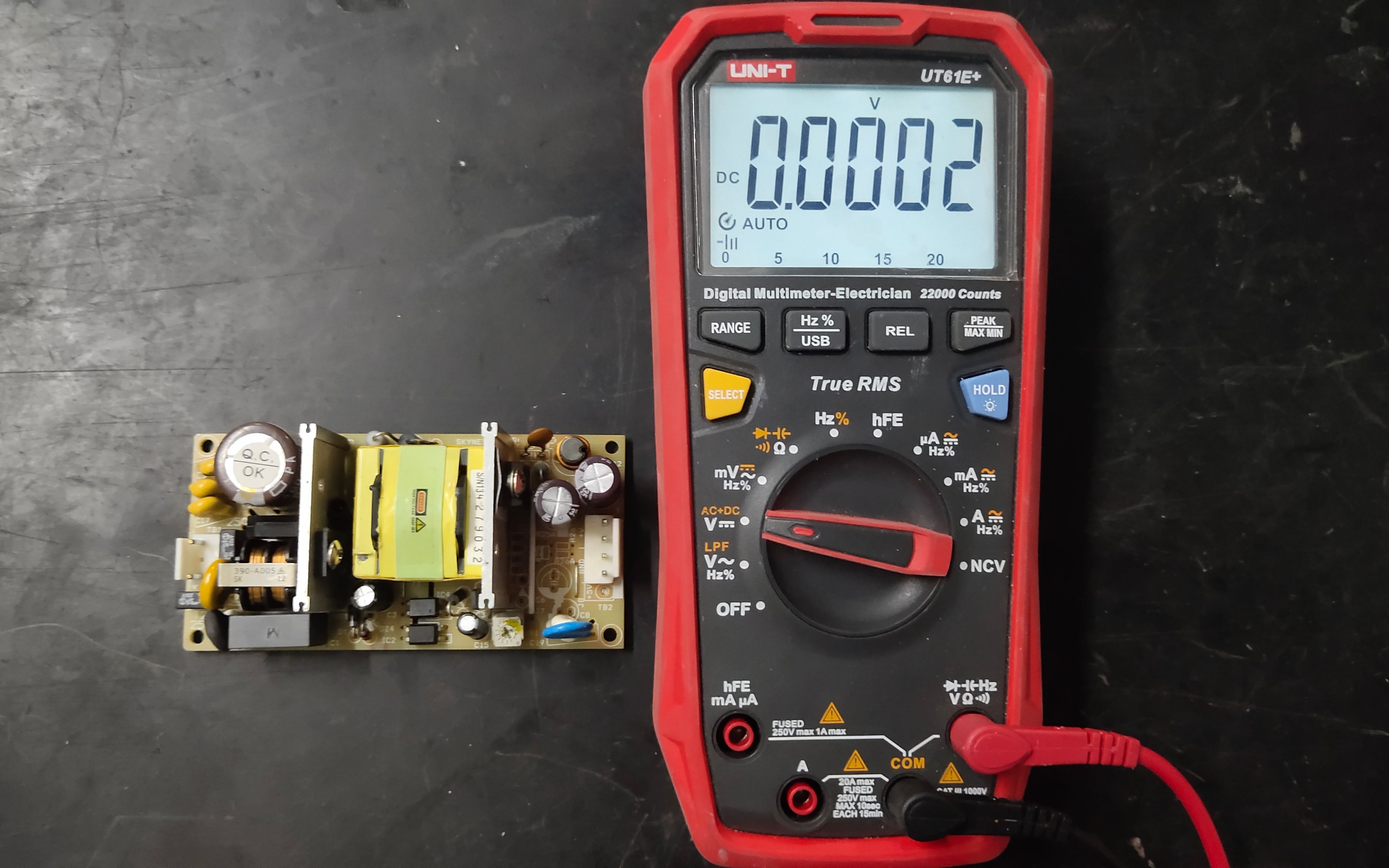 电源输出电压跳动,元器件查完了,没发现坏的,哪是什么原因呢?