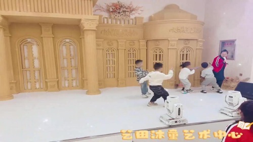 十月份孩子们生日美术教育及游戏活动记录