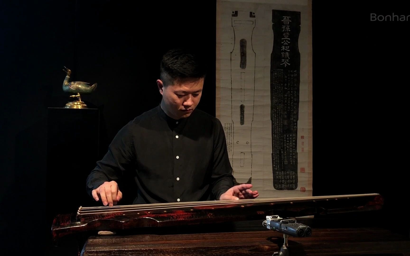 Lot 30 十世紀或更早 李子昭舊藏鳳勢式「驚濤」琴 | 梅花三弄