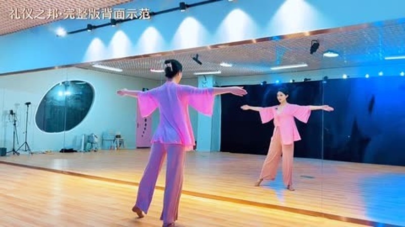 开始试课啦!前些天演出的开场舞礼仪之邦舞蹈备受大家喜爱