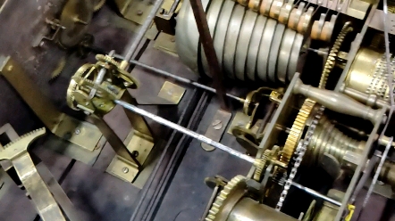 大型钟表的表演功能之复杂是你想也想不到的,唯有亲身修复,才能感受...