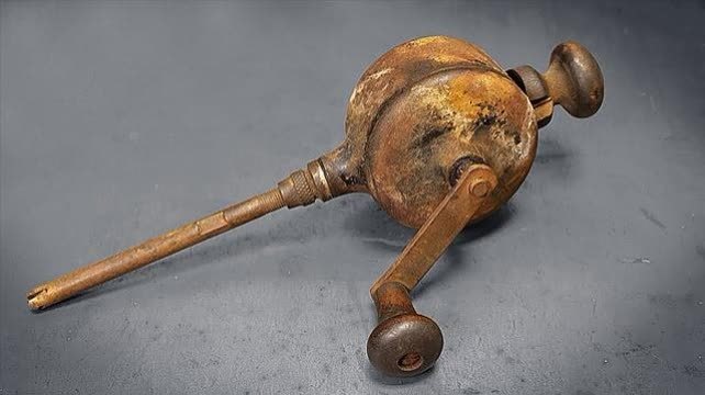 手动古董气门研磨机,有多少人见过,翻新过后令人感叹古人的智慧