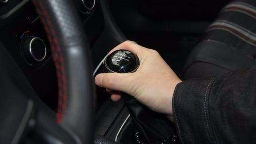 手动挡车跟车走走停停，要怎么开？