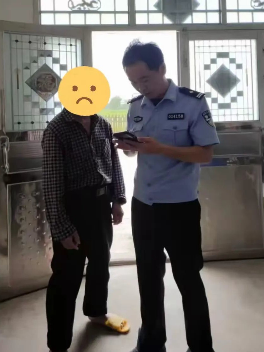 网红女主播对他"私人告白",大爷每天站村口等"国家发的老婆",直到警察...