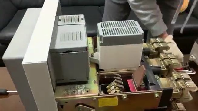 ABB智能空气断路器拆解
