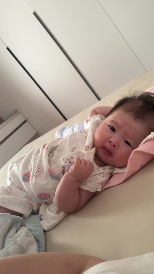 26. 怎么一早上 就拿个手机拍拍拍啊