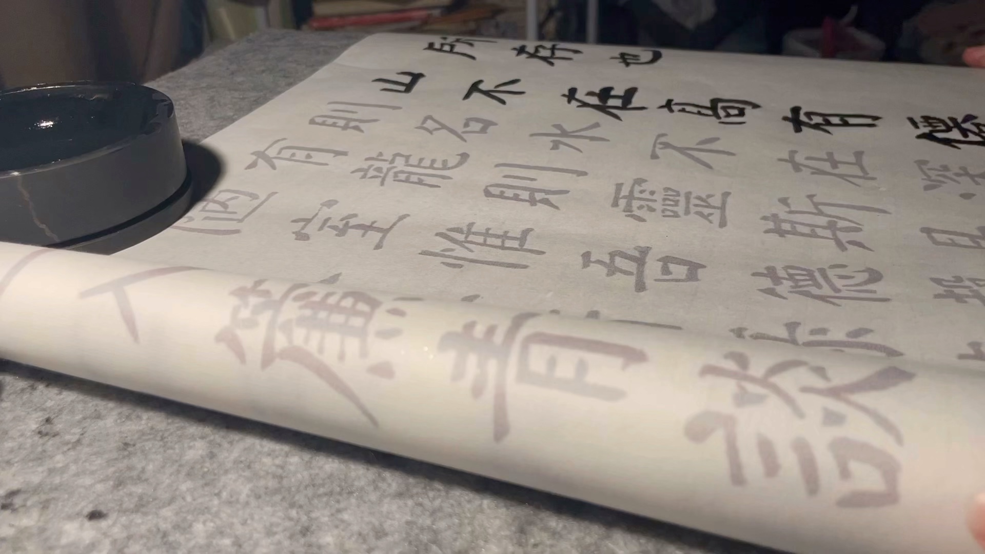 无丝竹之乱耳,无案牍之劳形,便可安宁。bgm陋室铭