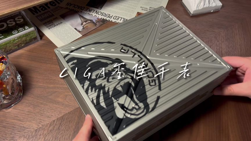 没有男生能拒绝一款哑光灰配色和蓝色搭配到一起的机能风机械表