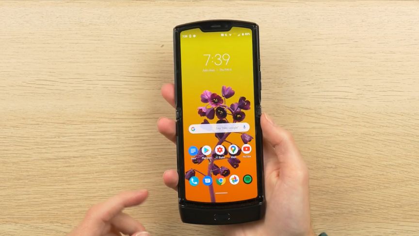 折叠屏手机耐用性测试:摩托罗拉Razr不及格,三星坚持12万次