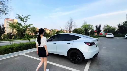 特斯拉V12系统音响设置的正确打开方式!10秒教会你