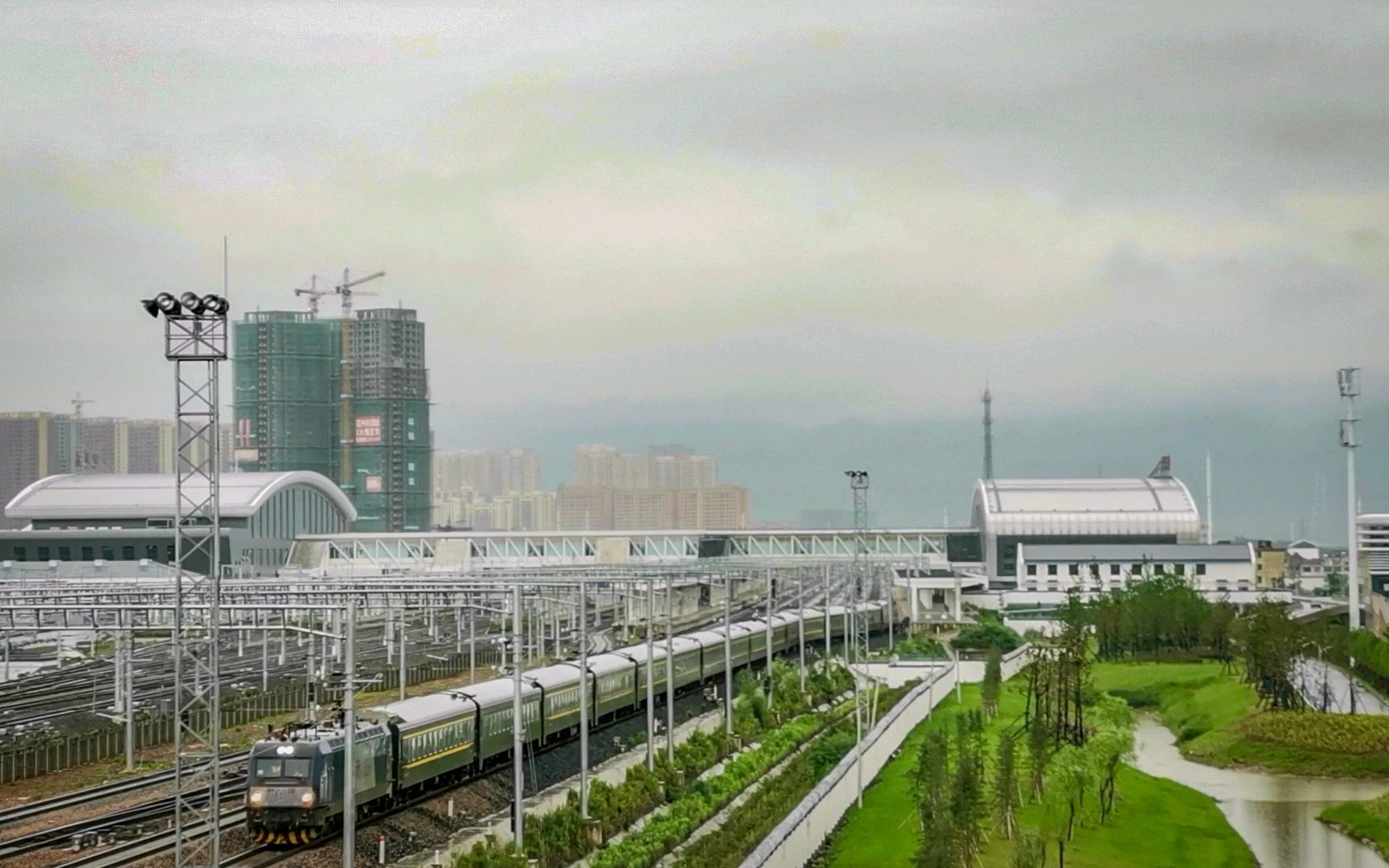 上局合段HXD3C0222号机牵引呼和浩特——杭州K655次列车,宣杭...