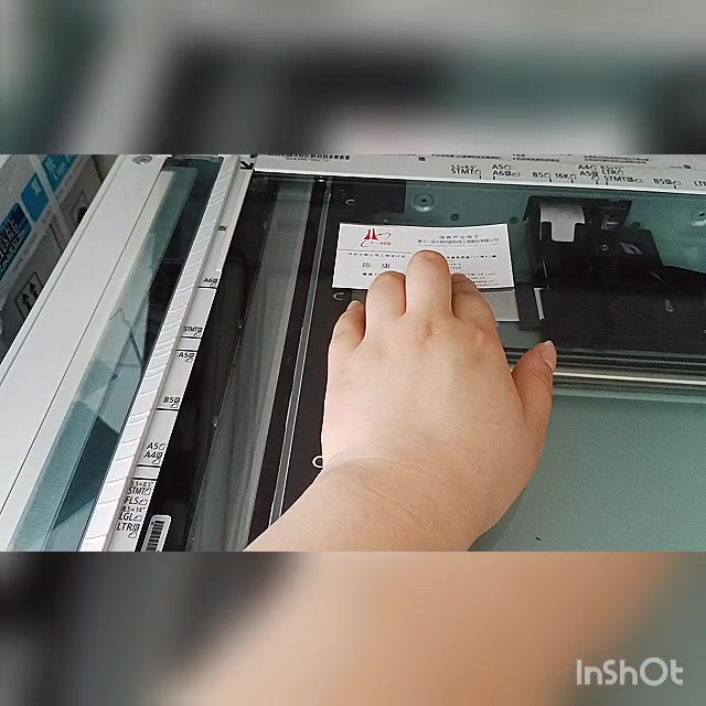在打印机里将身份证银行卡等复印到一张纸上(用名片演示)
