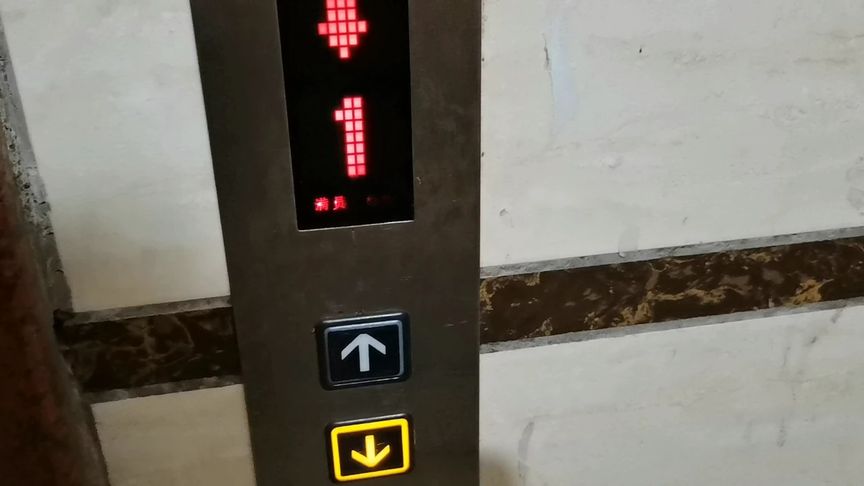 新时达(电梯显示满员)小故障案例分享