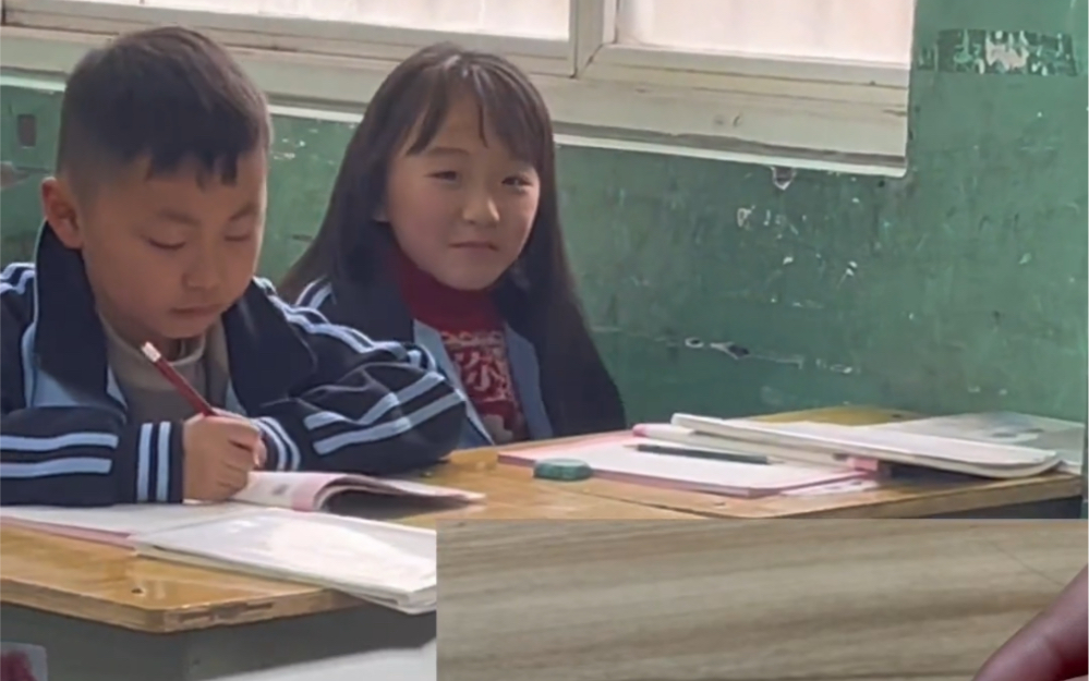 好有爱!老师根据学生们的特点,写小纸条暖心鼓励小朋友们