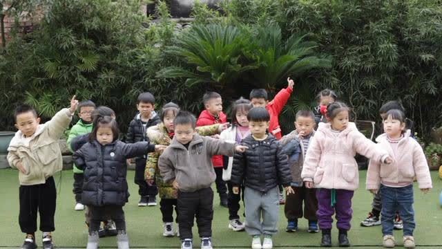 一首非常好听歌曲《早安隆回》手势舞幼儿室内活动游戏大全幼儿园里.