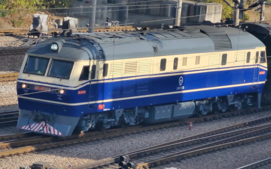 京沪线,上局宁东段DF11 0148牵引T236次列车进南京站