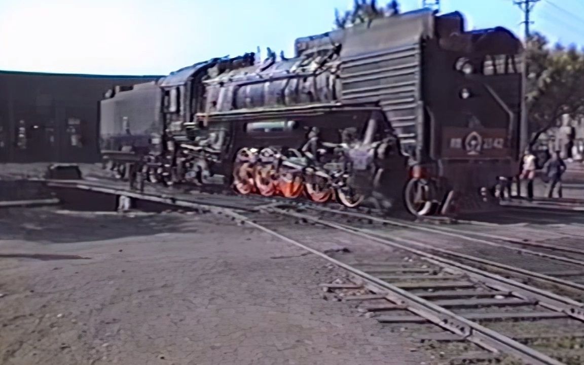 能否辨认出这里是不是齐齐哈尔机务段扇形机车库?