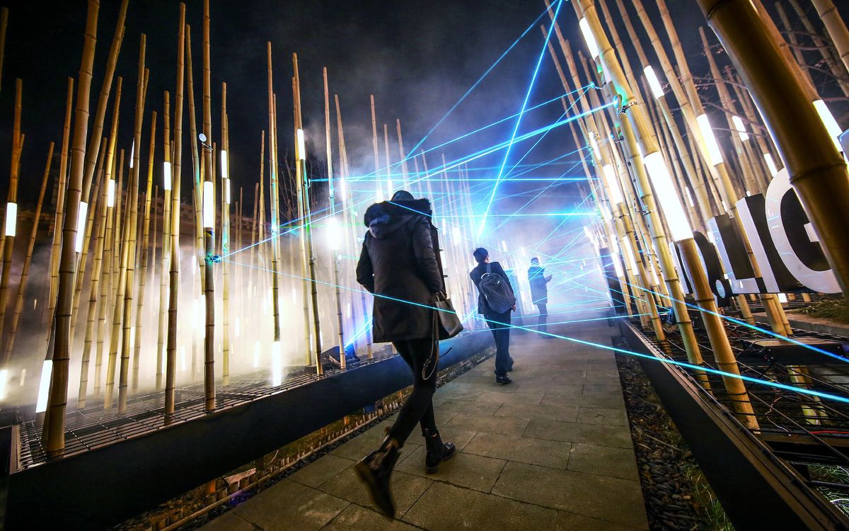 【大众迈腾2020新款发布会幕后科技】竹林激光光影秀&飘纱艺术装置