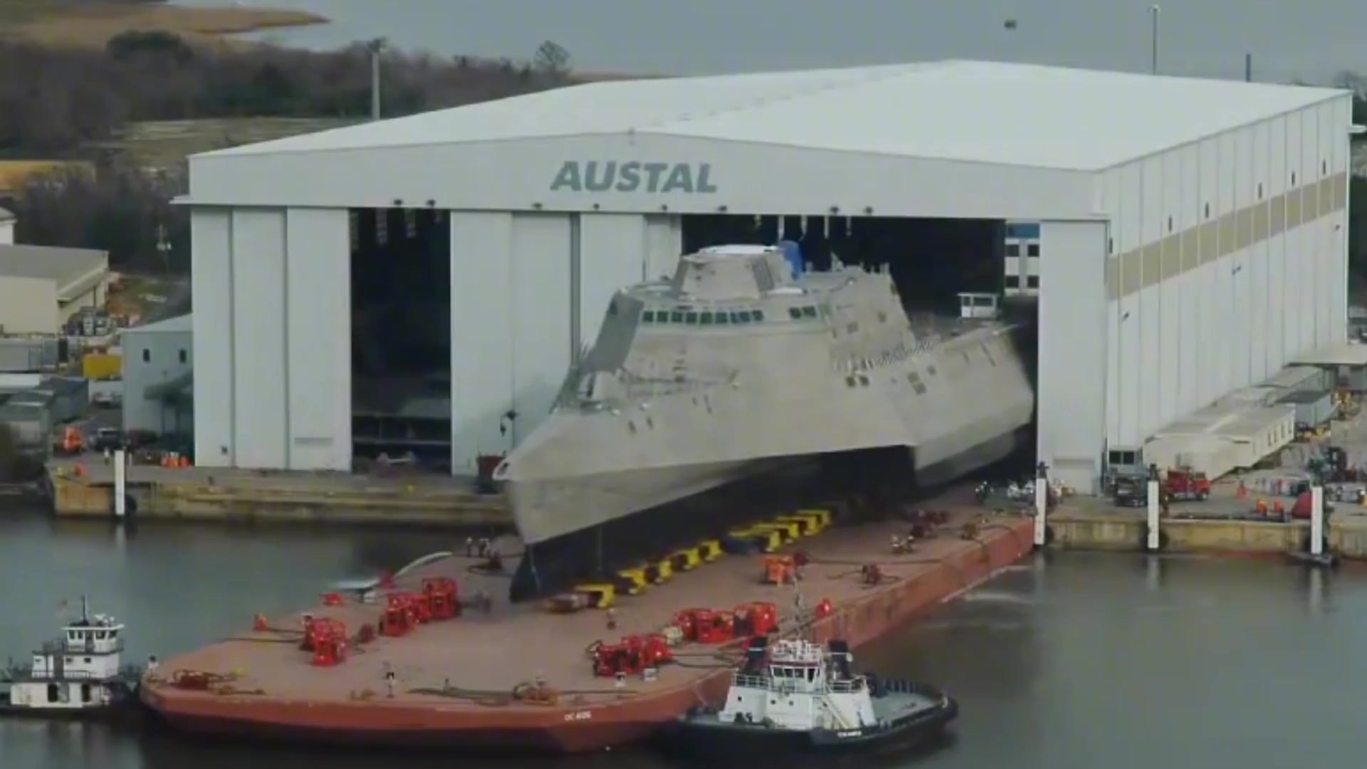 这就是中国的底气!055型驱逐舰接连服役,同类舰艇中最强王者