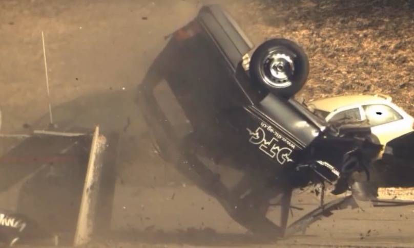 碰撞测试:150kmh汽车碰撞有多恐怖?碰撞瞬间,眼都睁.