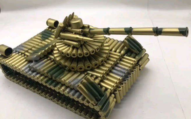 用子弹壳做的坦克模型,一起欣赏吧!