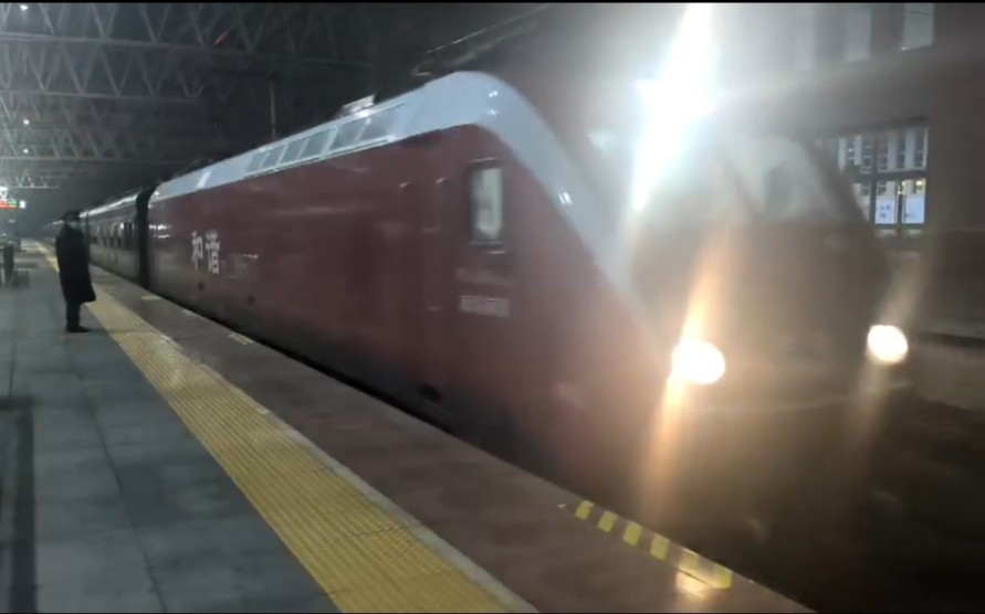 T581宁波—南宁进湘潭火车站二站台,本务南局南段HXD1D0577