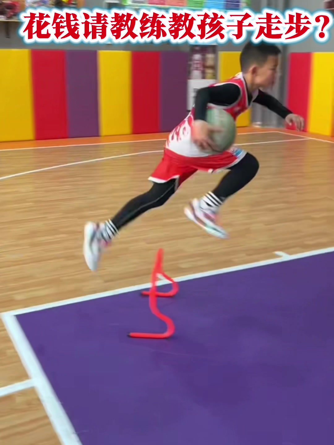 小朋友在练习012脚步?这是三步上篮吗?走步了吗? #小篮球大梦想 #...